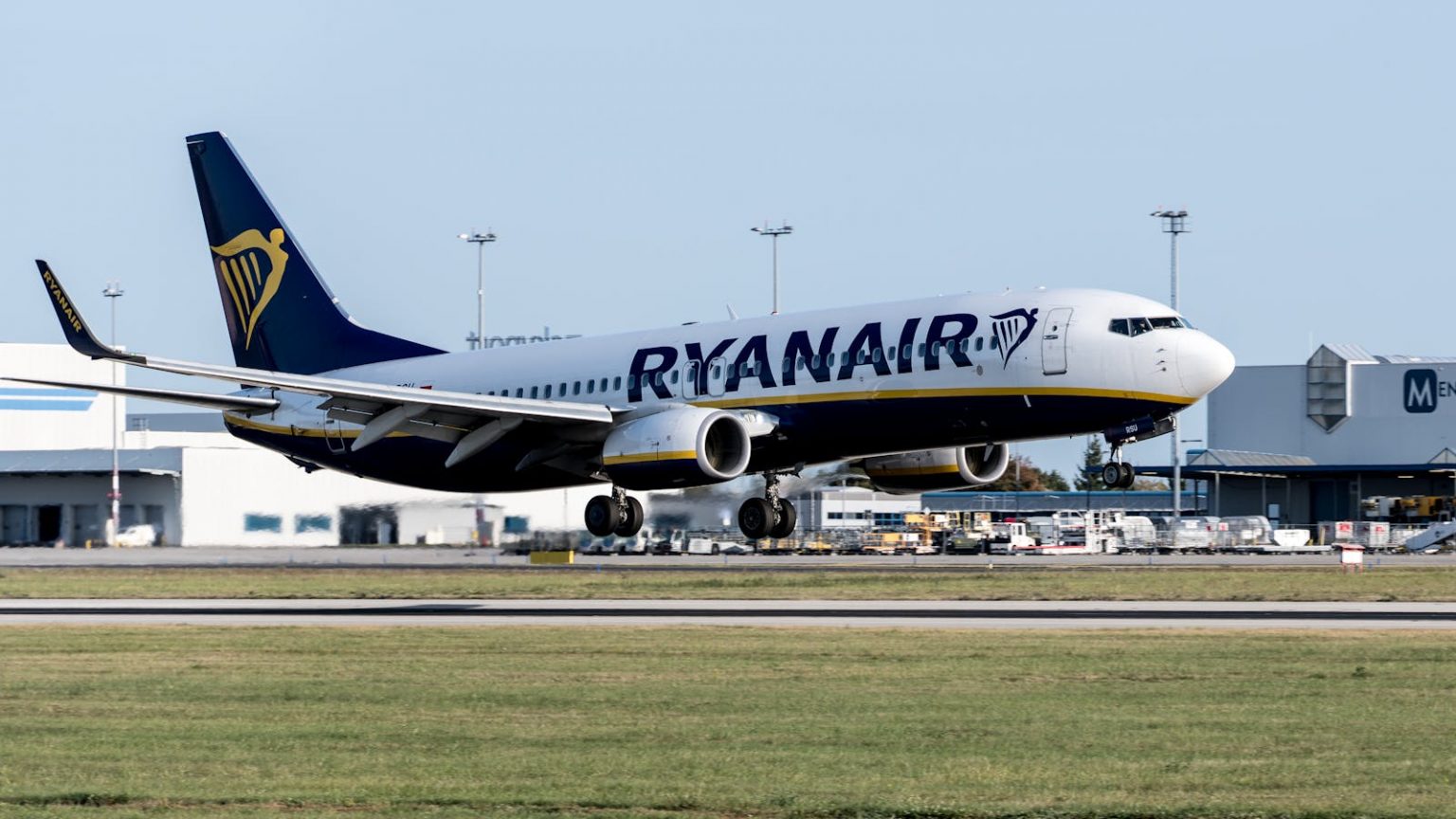 Are Budget Airlines Worth the Low Price? | The Budget Your Trip Blog